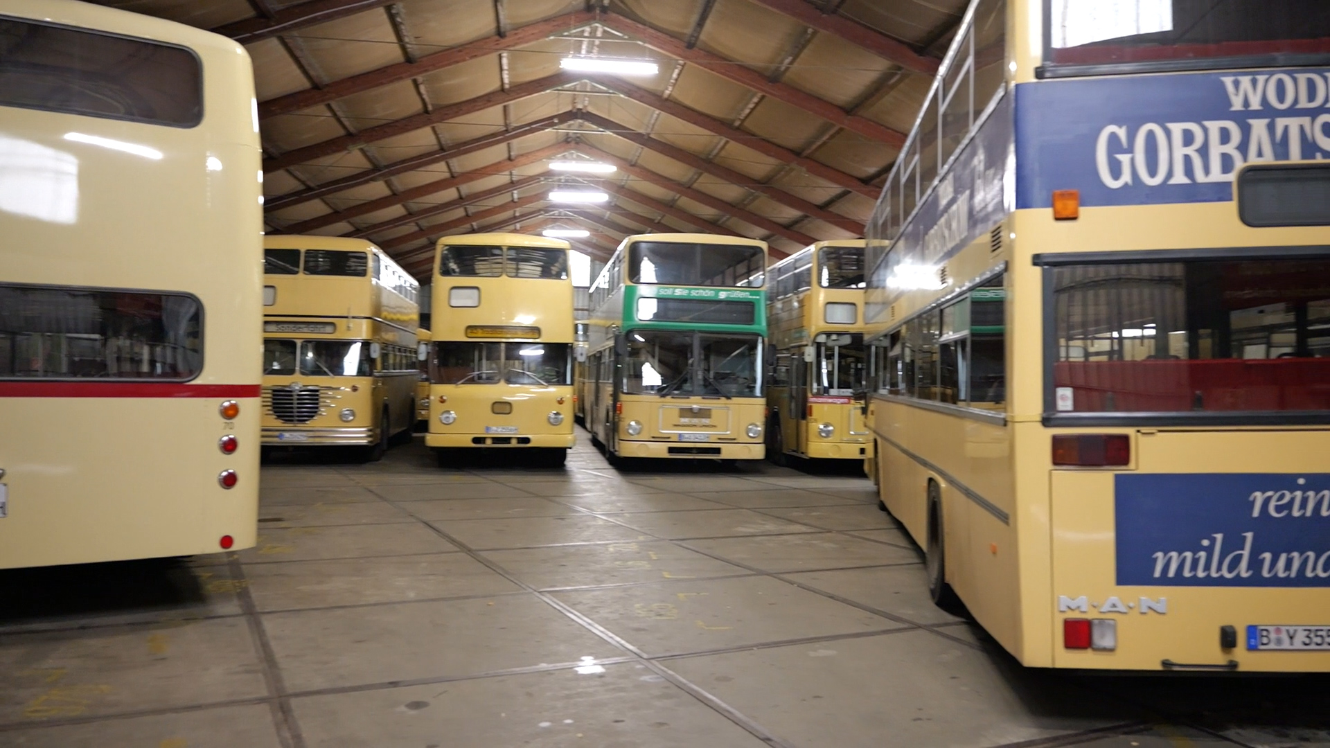 50 historische BVG-Busse suchen eine neue Halle - infotainmentberlin ...