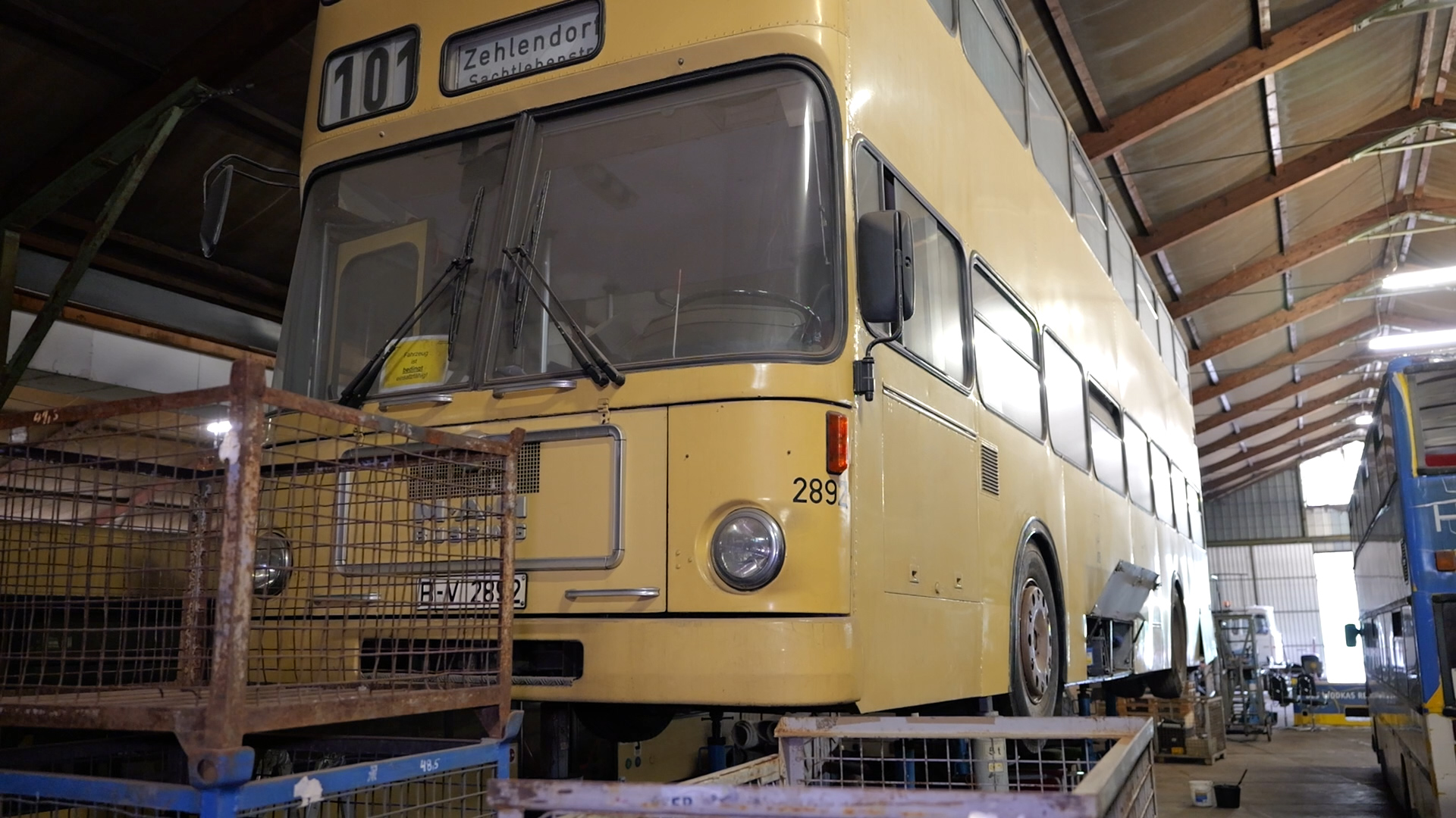 50 historische BVG-Busse suchen eine neue Halle - infotainmentberlin ...